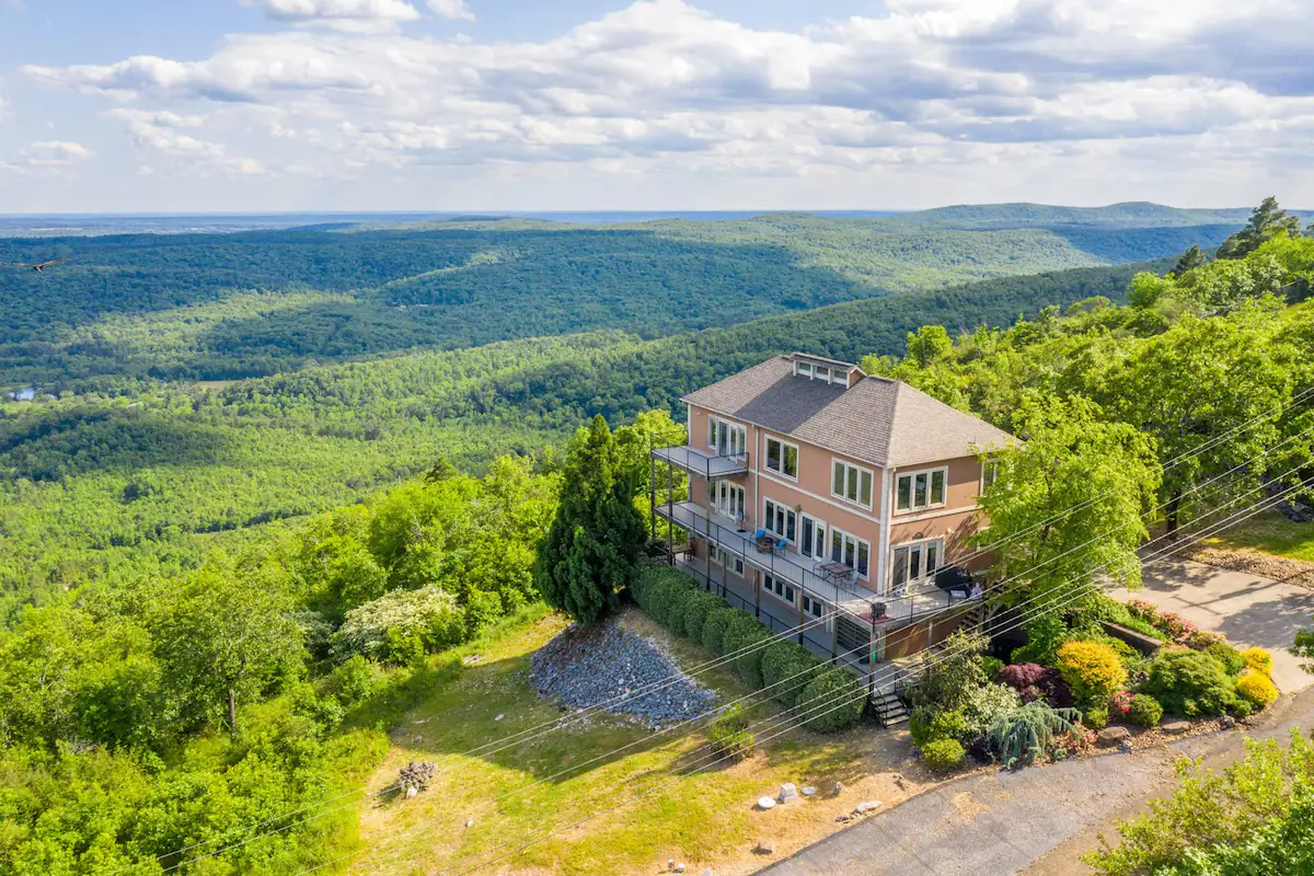 Mt. Riante Home - Stay DMT